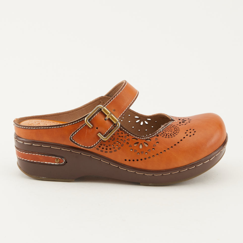 L'artiste Aneria Leather Open Back Clogs Clogs – Spring Step Shoes