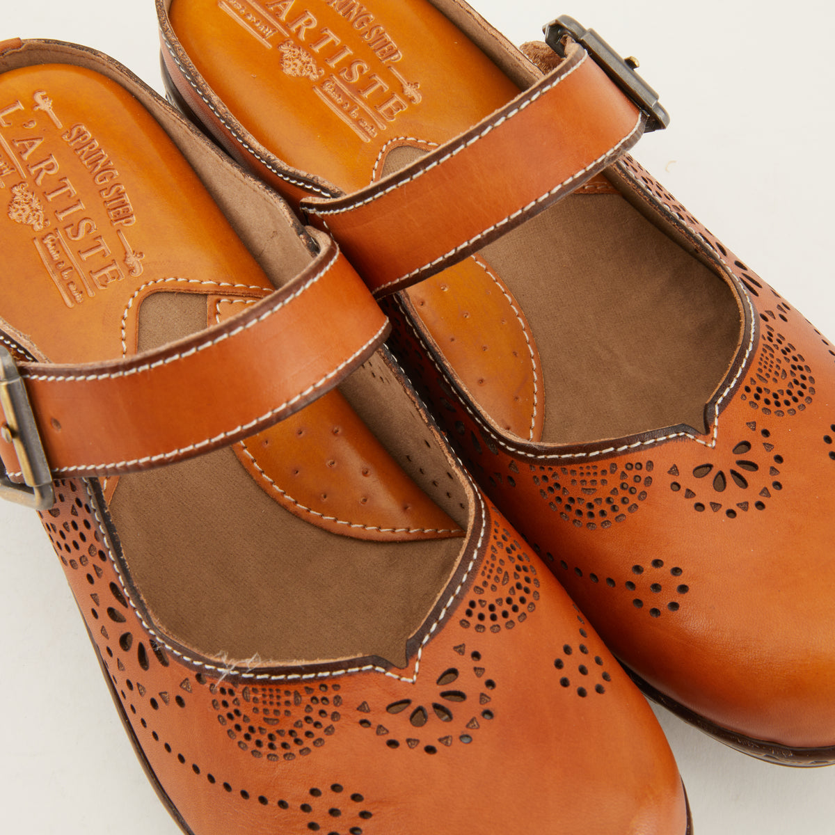 L'artiste Aneria Leather Open Back Clogs Clogs – Spring Step Shoes