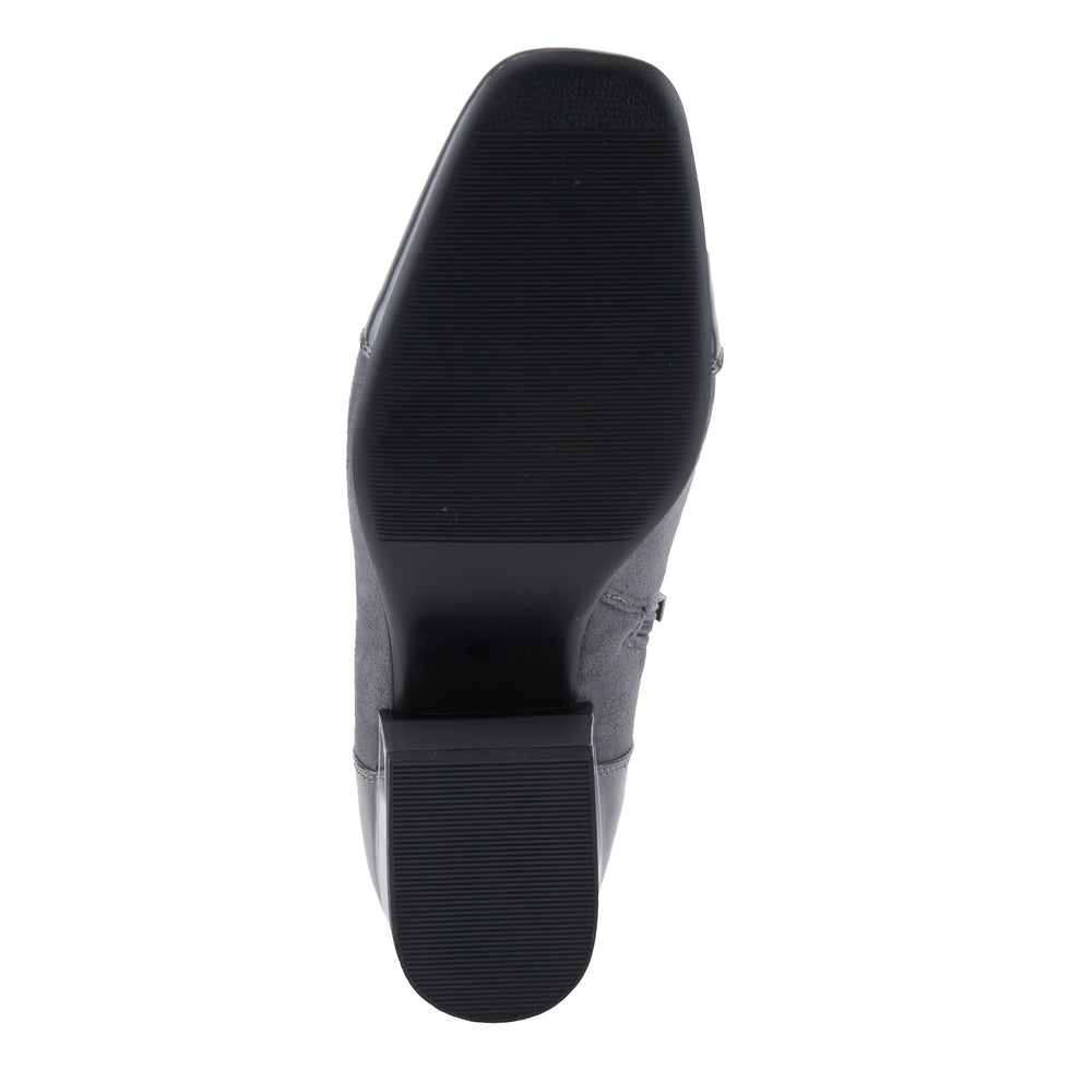 AZURA – Spring Step Shoes