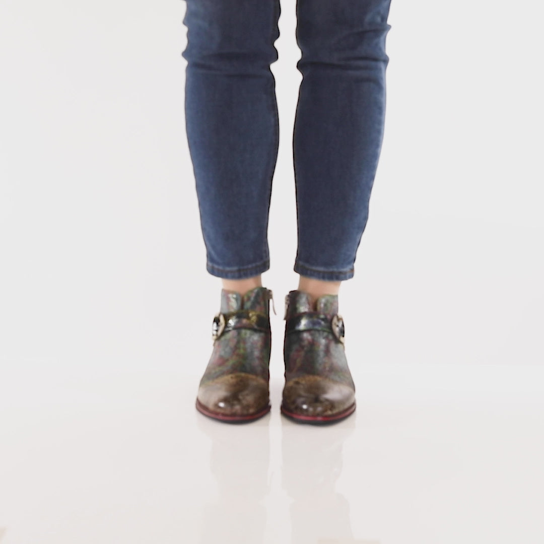 L'artiste Georgiana-Scope Boots - Western-Inspired Boot – Spring Step Shoes