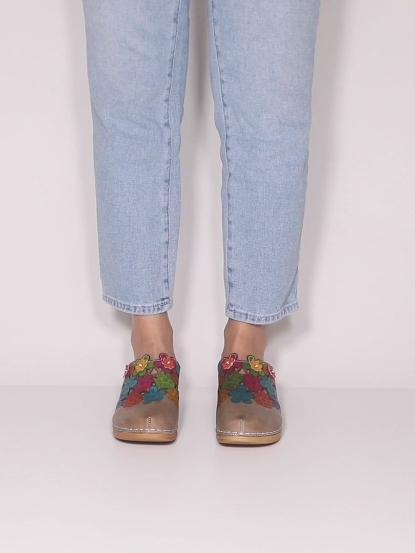 L'artiste Augi Clogs: Best Hand Painted Clogs – Spring Step Shoes